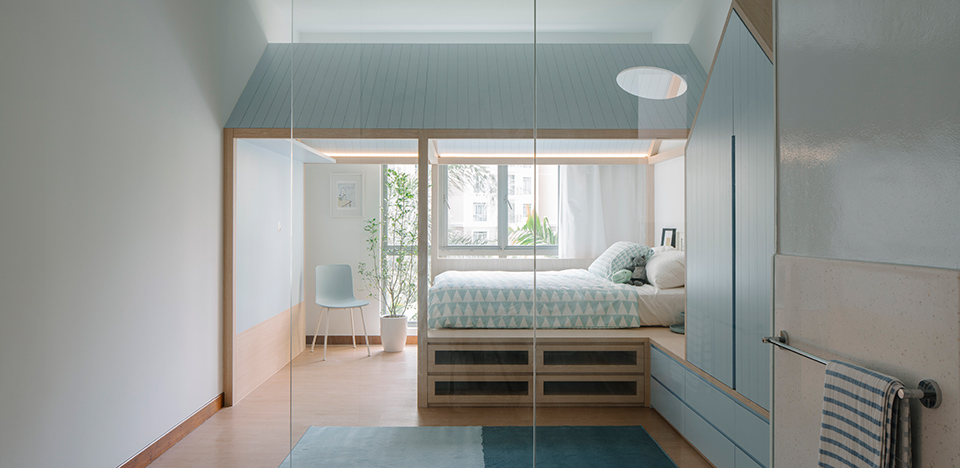 A Stylish Blue-Toned Apartment Built With Functionality In Mind ...