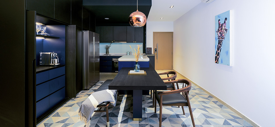 Tour An Apartment That Boasts Bold Colours And An Informal Style ...