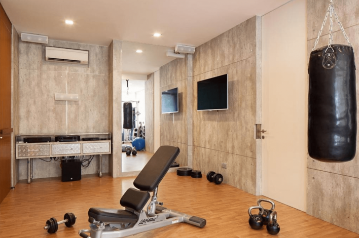 How to Set Up a Home Gym in a Super Small Space | SquareRooms